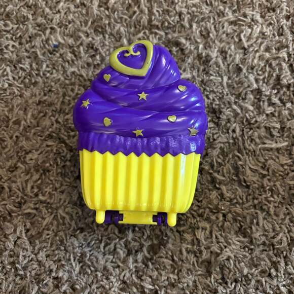 polly pocket | Toys | Polly Pocket Sweet Treat Cupcake Compact | Poshmark